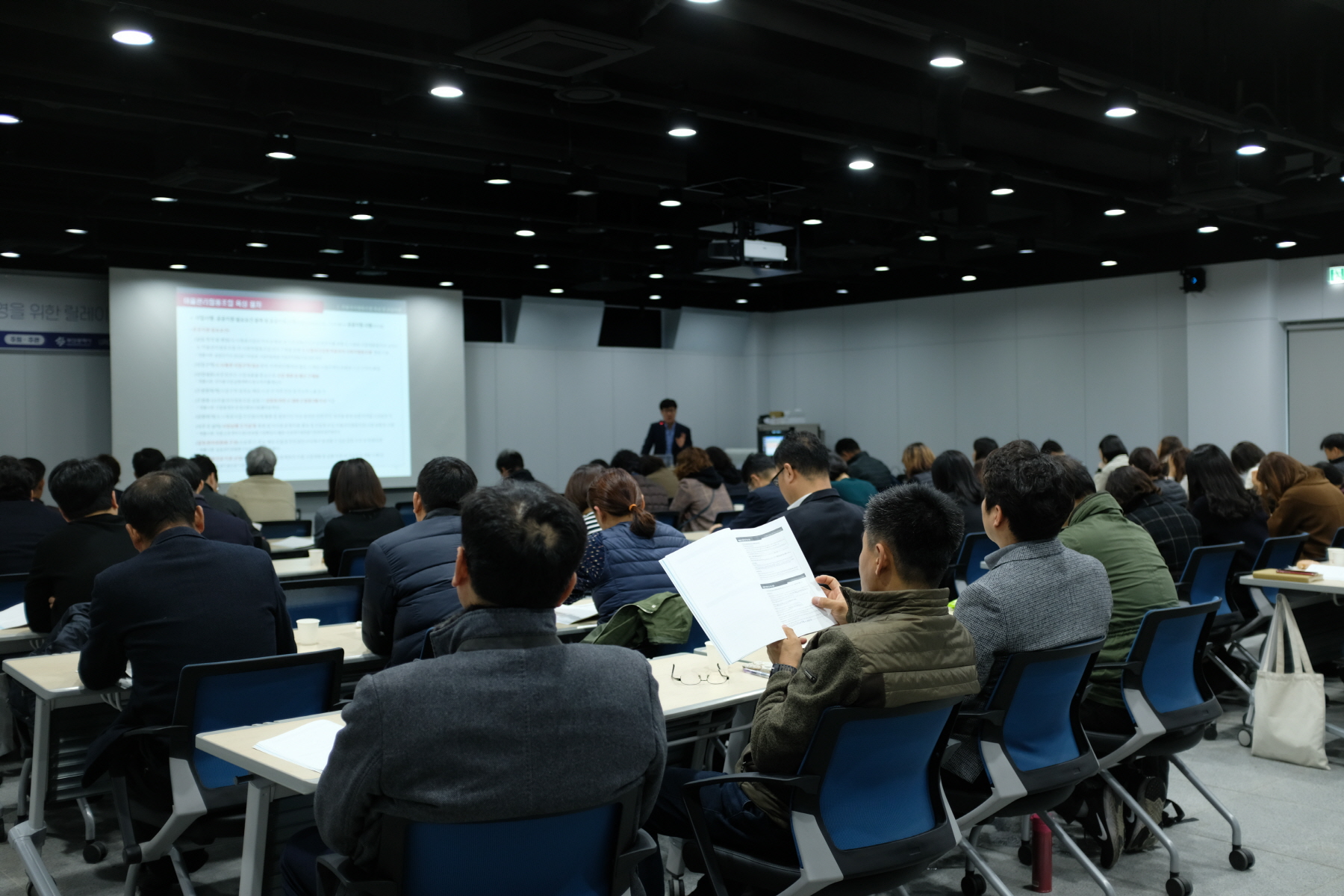 부산광역시도시재생지원센터 -사진자료 > 제3회 도시재생 세미나 (상세보기)